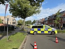 Vrouw overleden nadat ze op fiets gegrepen wordt door vrachtwagen in ...
