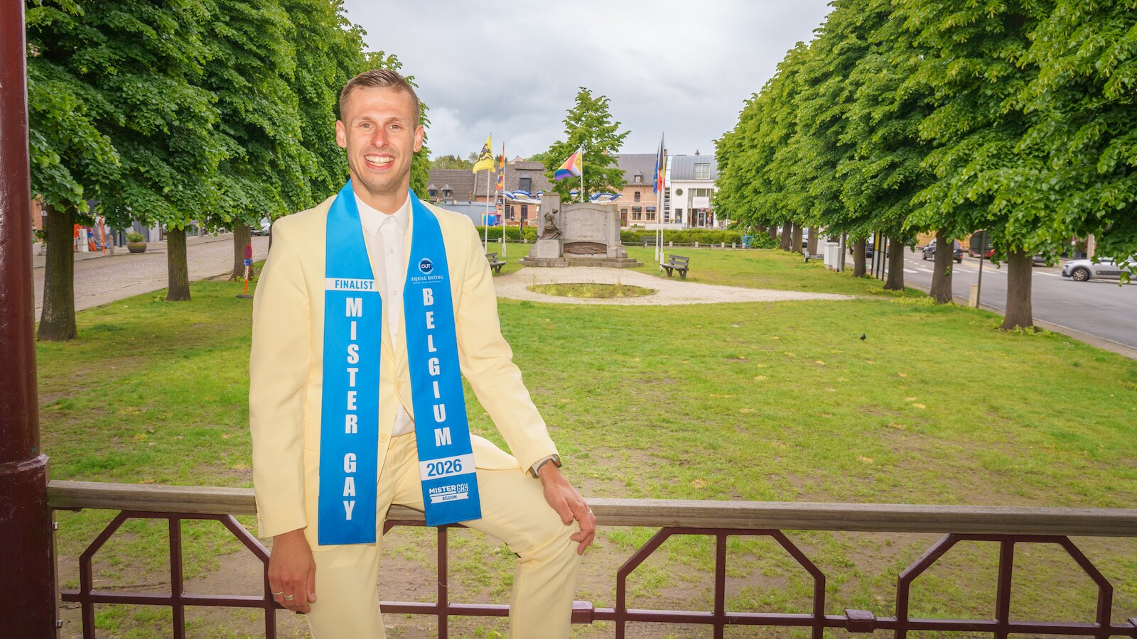 Berlaar hijst de regenboogvlag met Mister Gay Belgium-Finalist Laurens ...