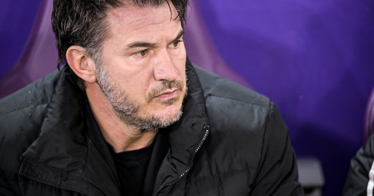 Standard zet samenwerking met trainer Carl Hoefkens stop | Sport | HLN.be