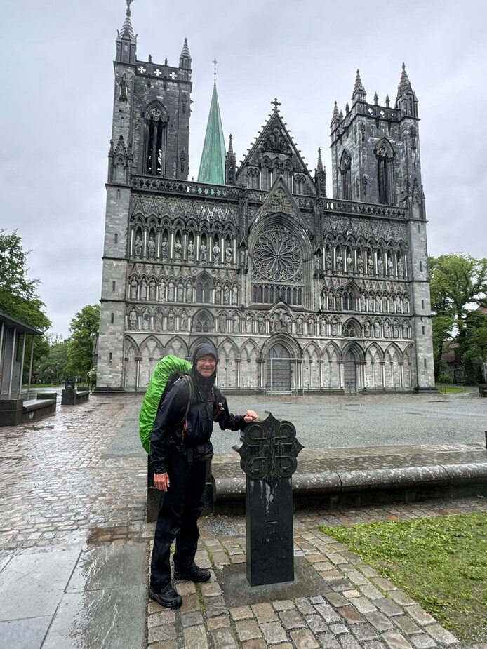 Bert (58) bereikt Trondheim en sluit pelgrimstocht af met mooi bedrag ...