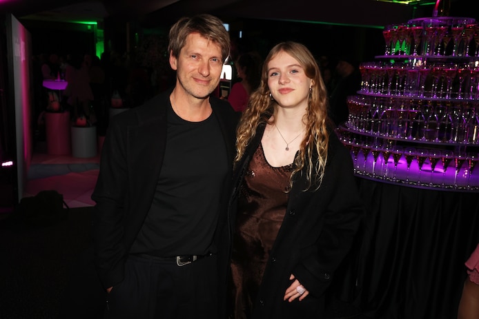 IN BEELD. Nieuw showbizzkoppel Ianthe en Joren maakt rode loper-debuut ...