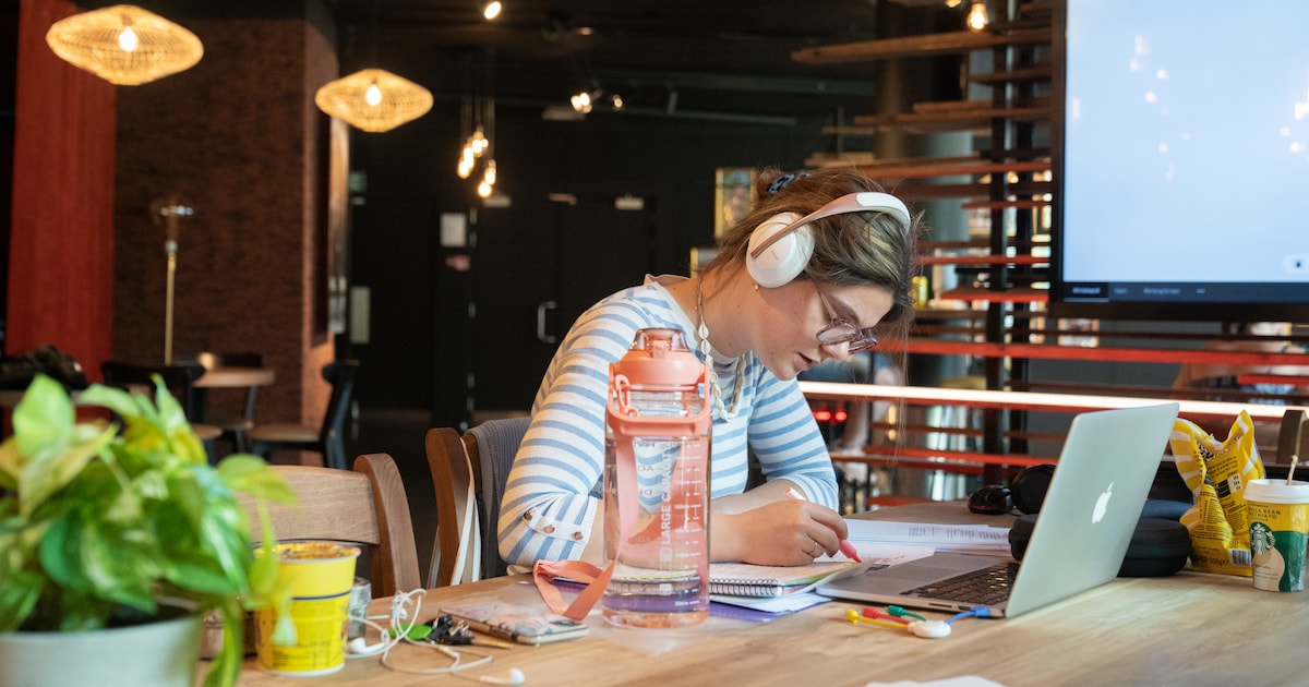 Ingelmunster laat studenten voortaan ook blokken in voetbalkantine ...