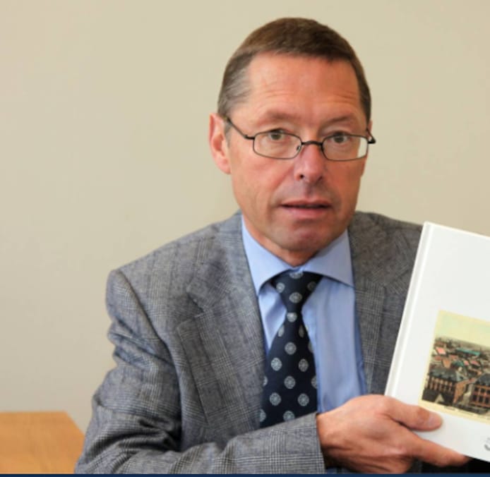 Oma (78) schenkt woning aan kleindochter (31) maar dan ‘barst de hel los’: "Het toilet mocht ik ...