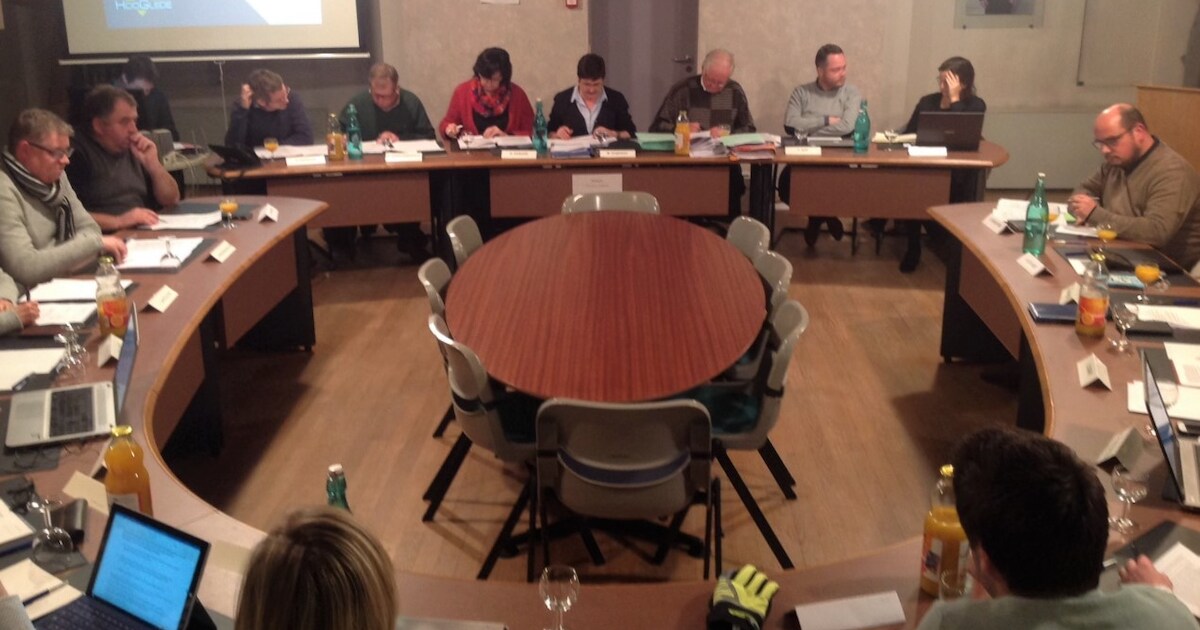 OCMW Hooglede en dienst Warme Maaltijden Zorgbedrijf Roeselare halen de ...