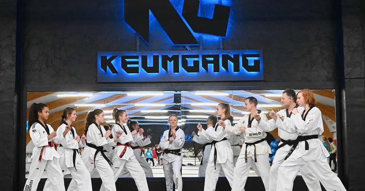 Negen nieuwe zwarte gordels of hogere dangraden voor Taekwondo Diest ...