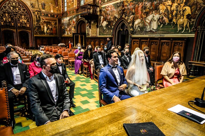 En plots is prins Laurent te gast op trouw van Brugs echtpaar: “Het ...