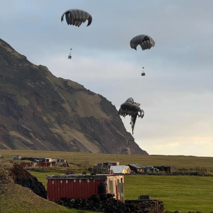 Race tegen de klok: Britse luchtmacht voert dropping uit om patiënt ...