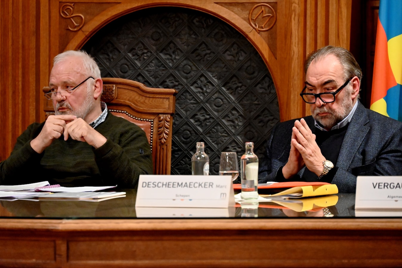 Na zitting van amper 20 minuten: schepen Marc Descheemaecker (N-VA) is ...
