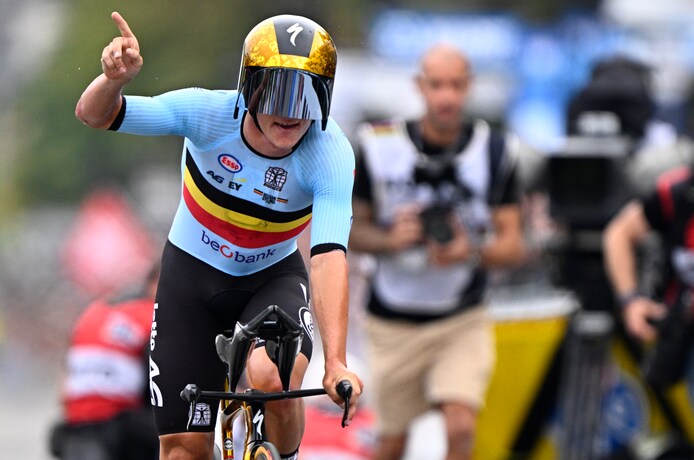 GOUD! Remco Evenepoel kroont zich voor tweede jaar op rij tot ...