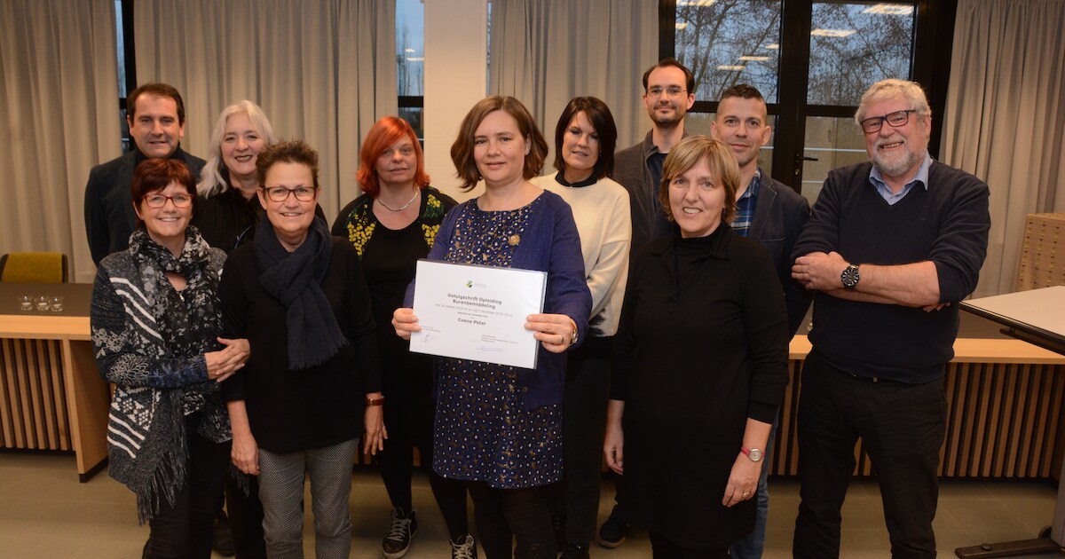 Acht burenbemiddelaars opgeleid om mee oplossing te zoeken voor grote en kleine conflicten ...