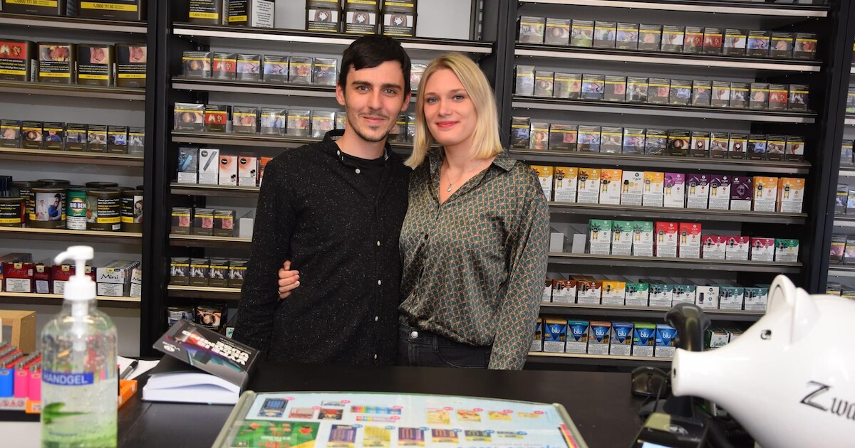 Klant licht Maxim (28) en Emily (26) van ’t Gazetje in Knokke-Heist op ...