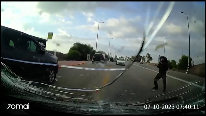 Yuval Raphael (25) overleefde aanval Hamas en wil nu voor Israël ...