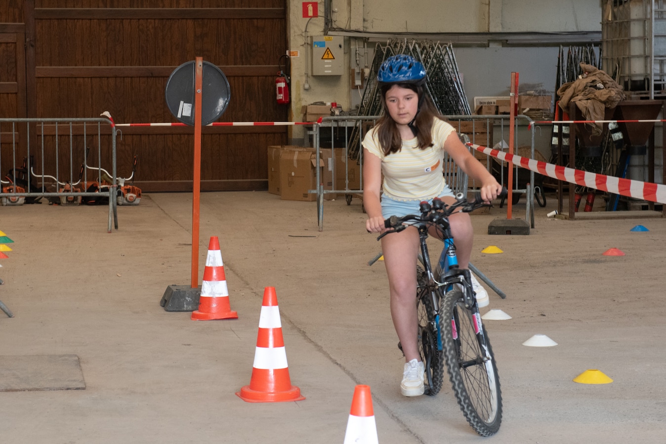150 leerlingen nemen deel aan veiligheidsdag“Dode hoek van vrachtwagen ...