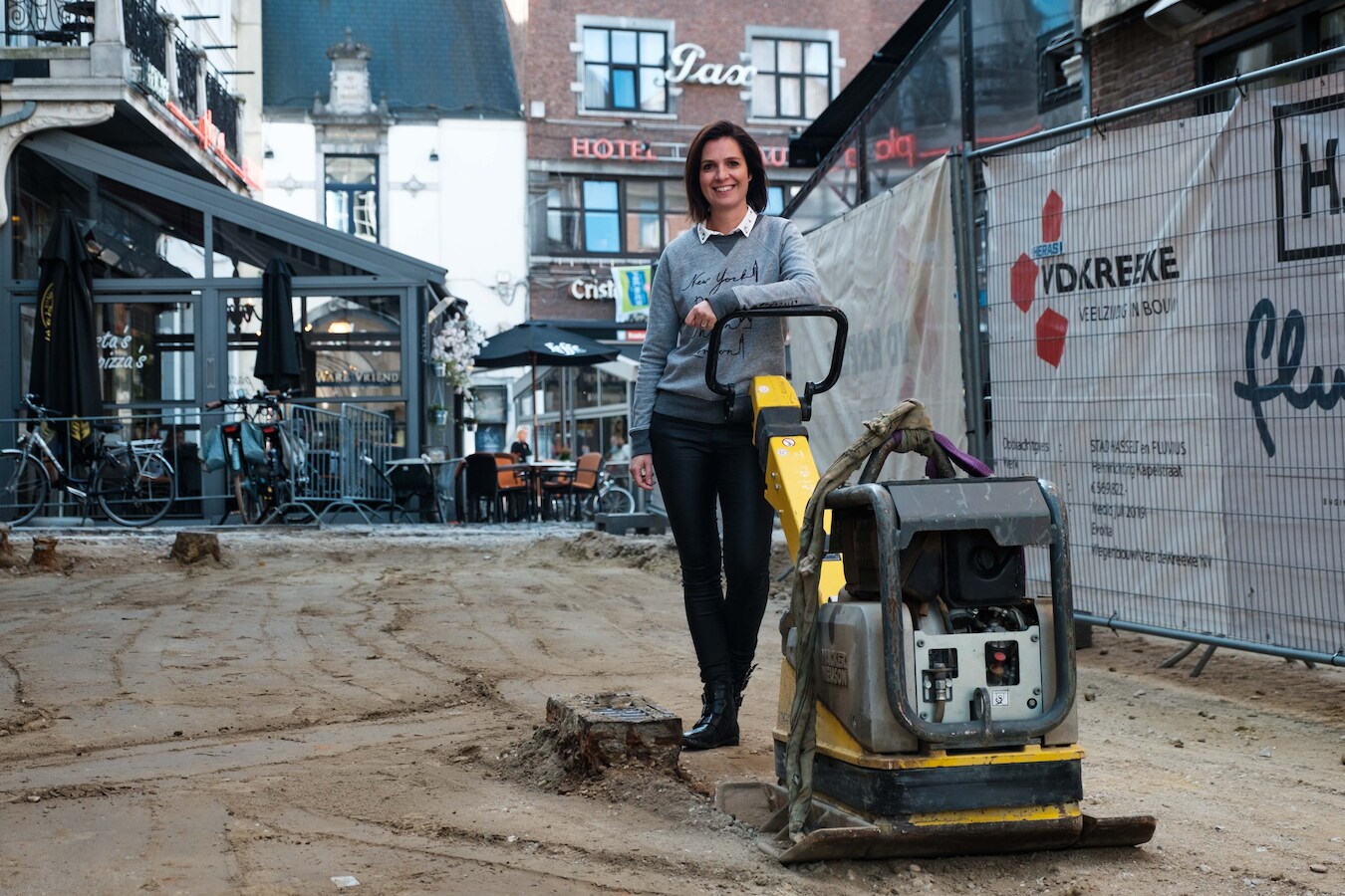 Schepen van Openbare Werken Laurence Libert (Open Vld) op werfbezoek in ...