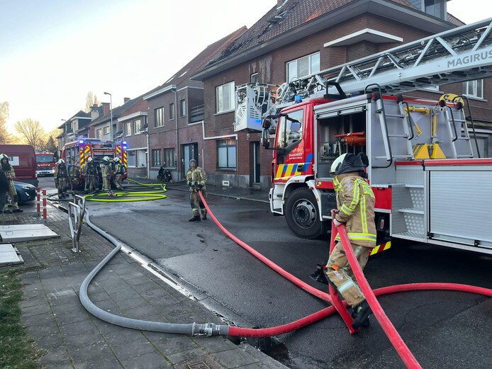 Brand breekt uit in Halense kebabzaak | Halen | hln.be