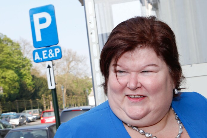 Parkeerstrook voor politici verdwijnt uit Wetstraat | Binnenland | hln.be