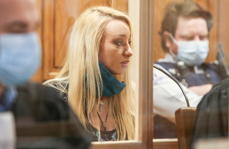‘Helikopterbruid’ Kristel Appelt (32) werd pas nog betrapt met cipier ...
