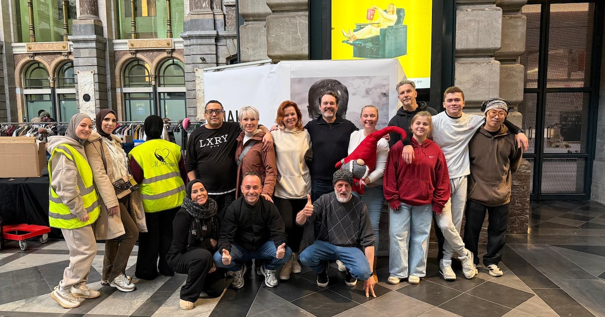 Vrijwilligers voeren winteractie voor daklozen in Antwerpen-Centraal ...