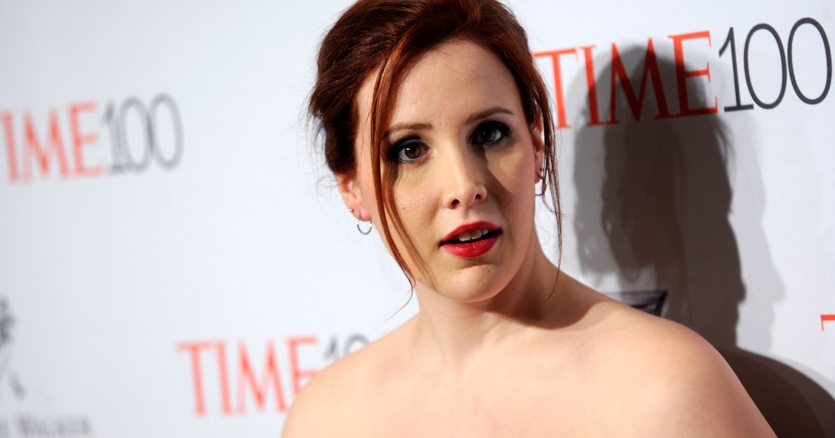 Dylan Farrow nu heel specifiek over het misbruik van adoptievader Woody Allen: "Hij raakte mijn ...
