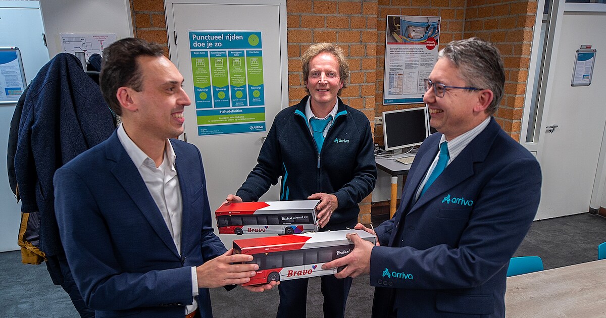 Van schip naar lijnbus: Mark en Jos maakten een carrièreswitch tot buschauffeur | Essen | hln.be