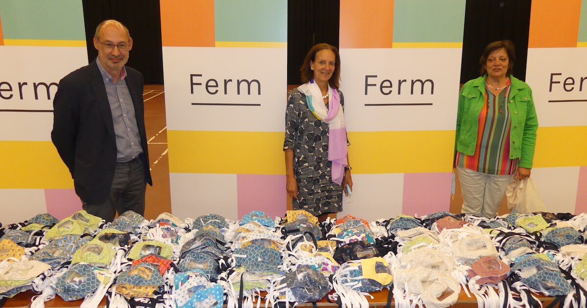 Ferm rondt naaiactie af met meer dan 1.200 mondmaskers voor doven ...