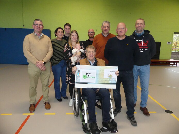 T4Cycling en Radio Tequila schenken 3.304 euro aan Viblo Leieland | Deinze | hln.be