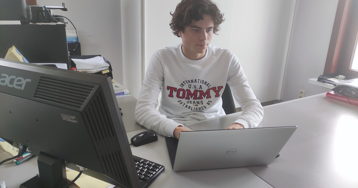 Student Alexander (19) wil met eigen bedrijfje digitale kloof dichten ...