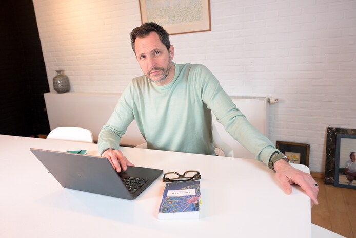 “Plots bleek ons vliegtuig overboekt, daar stonden we dan.” Thomas en ...