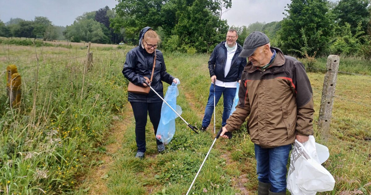 Opruimactie ‘Adopteer een berm’ in Aartselaar | Aartselaar | HLN.be