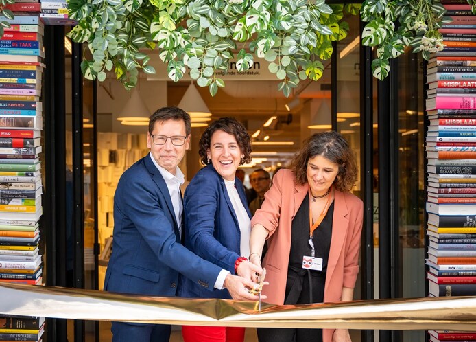 NET OPEN. Standaard Boekhandel op de Kouter is terug van weggeweest, en dat in een nieuw jasje ...