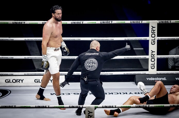 Wat een comeback! Marokkaans Belgische kickbokser Jamal Ben Saddik ...