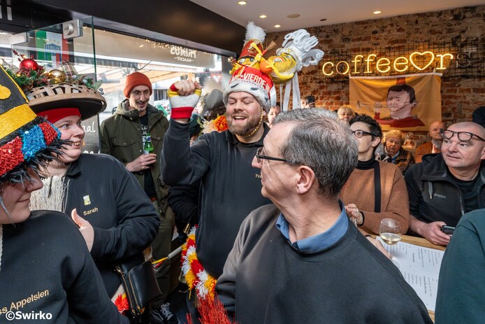 Vooroptocht Aalsterse Gilles gaat door de straten: “Prins Sjalen speelt ...