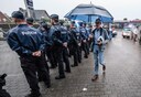 Politie keert burgemeesters de rug toe: “Jullie hebben onze levens ...