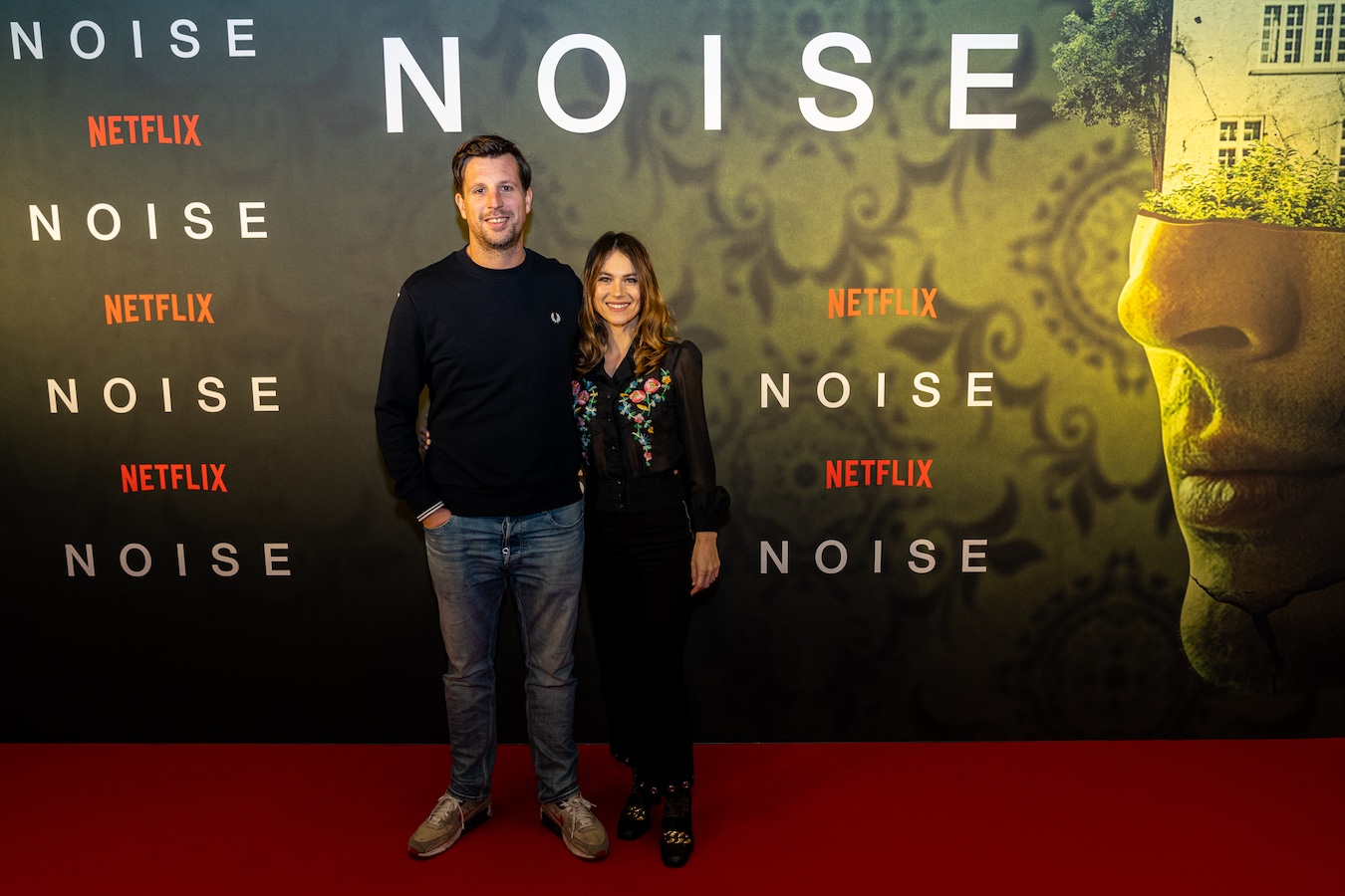 Danira en Ward Kerremans poseren voor het eerst samen op première ...