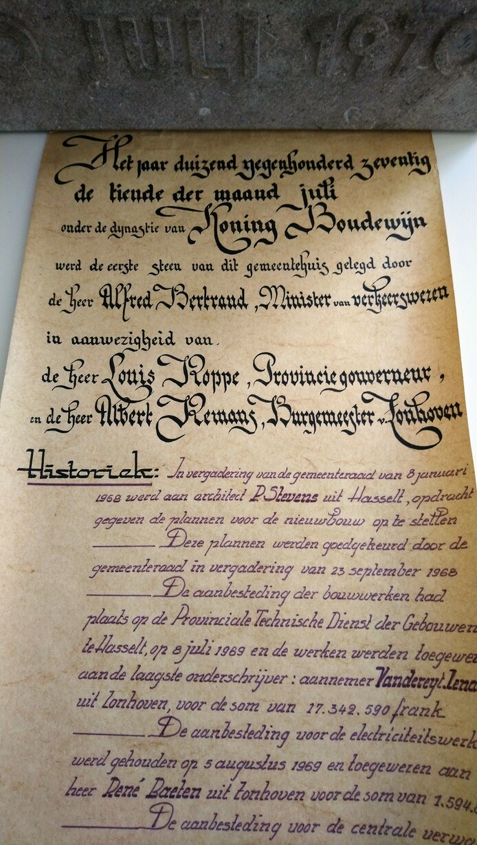 Zonhoven huldigt gerenoveerd gemeentehuis in met nieuwe datumsteen ...