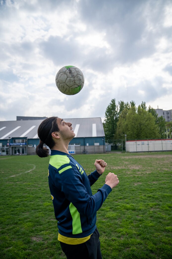Voetballer Ali (15) en trainer Bubba (22) over City Pirates, de ...
