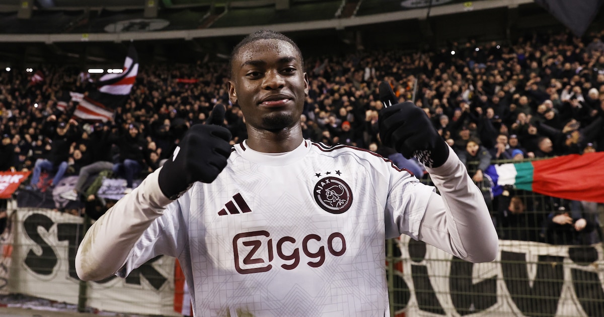 “Blij dat de wintermercato afgelopen is”: Ajax-coach Farioli grapt met ...