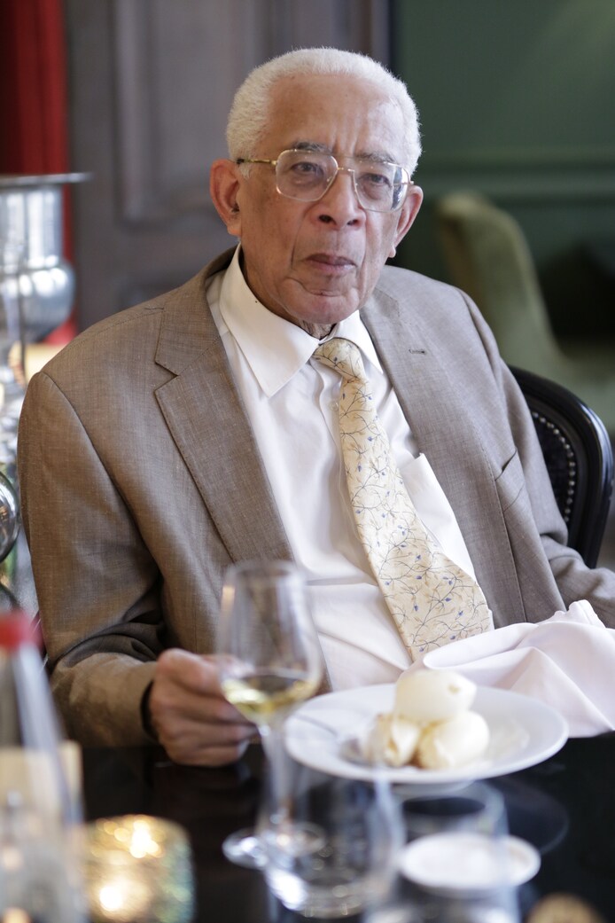 Mijnheer Boumann (79) eet al 60 jaar elke dag op restaurant: “Zelf ...