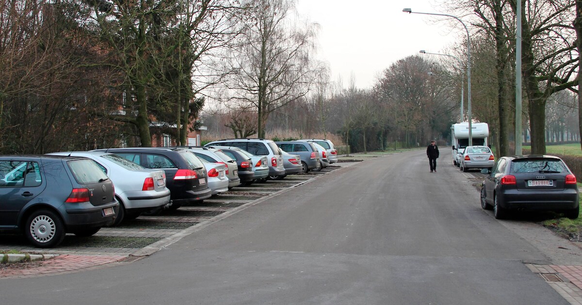 Wéér waterlek langs Leopold III-laan, mogelijk door breuk in droge ...