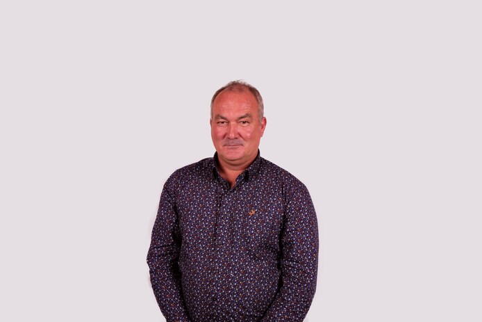 Raadslid Peter Van Hoof verlaat Iedereen Borsbeek en zetelt verder als ...