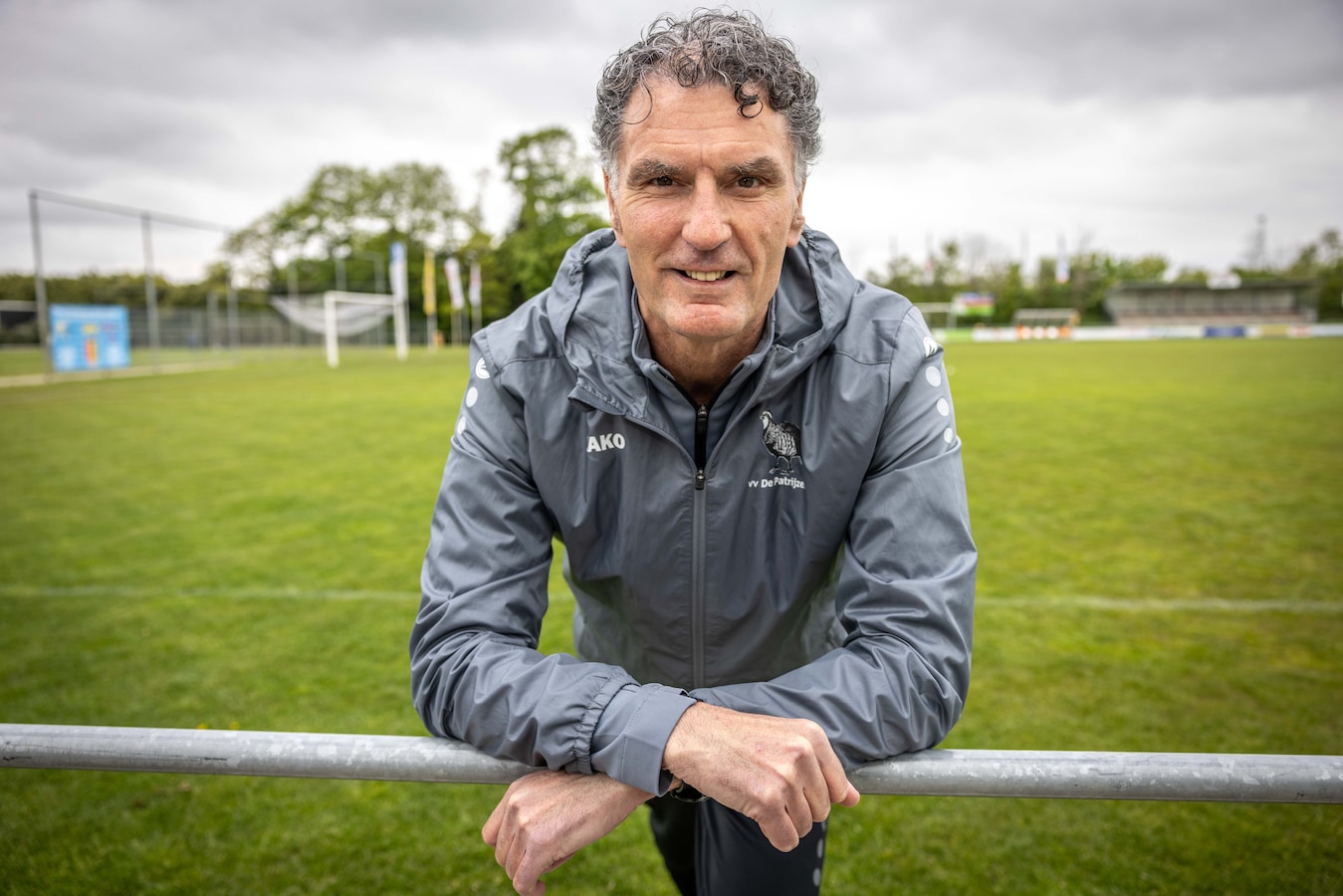 Trainerscarrousel: Van Dijke verlengt bij SPS, Hollander langer trainer ...