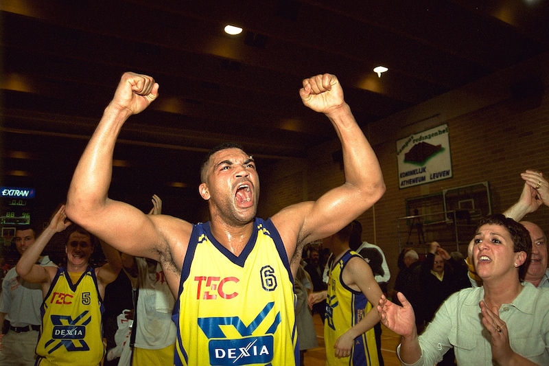 Barry Mitchell, voormalig profbasketballer en vader van NBA-speler Ajay ...