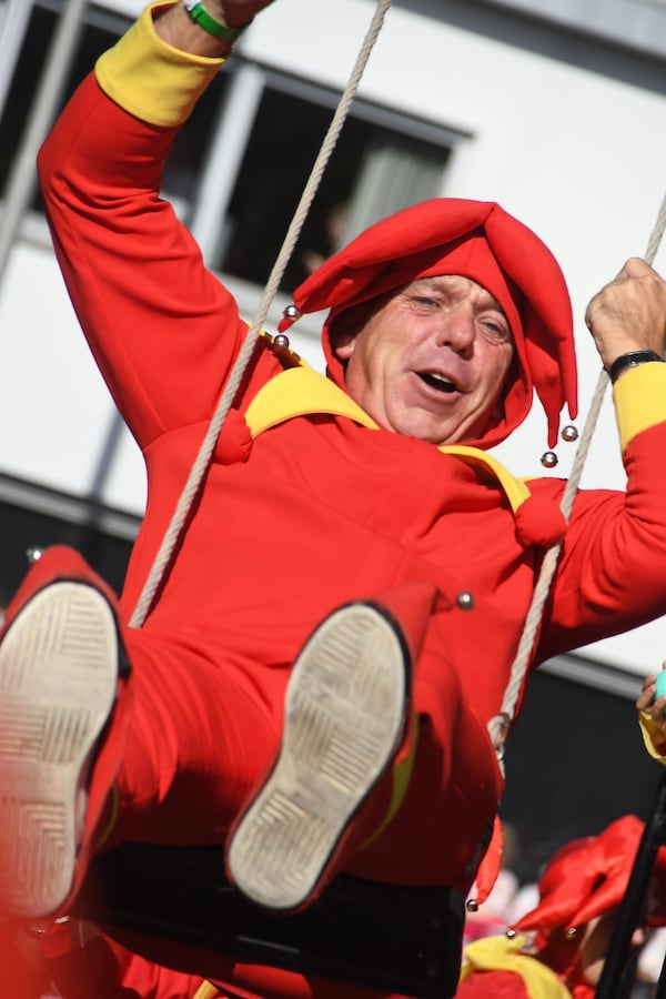 Luc (61) is Pittems Zotteke voor het leven: “Dat narrenpak laat me ...