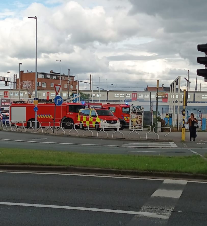 Brand in papiercontainer aan station Dampoort snel onder controle ...