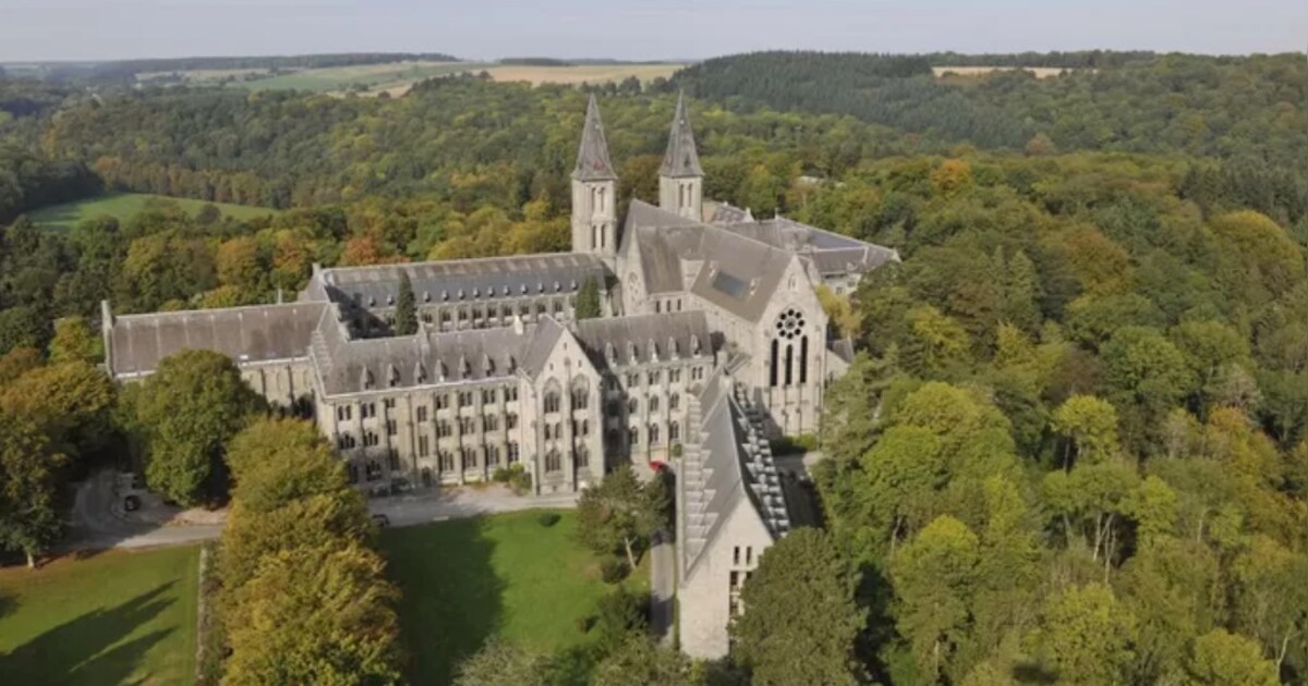Tiener sterft nadat hij van dak valt in kostschool Maredsous ...