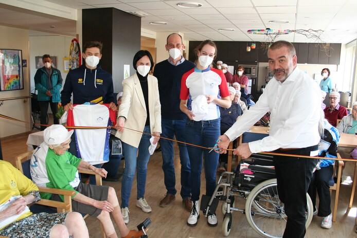 Wielerteam ‘De Sakutrappers’ houdt bewoners Sakura-woonzorgcentra in ...