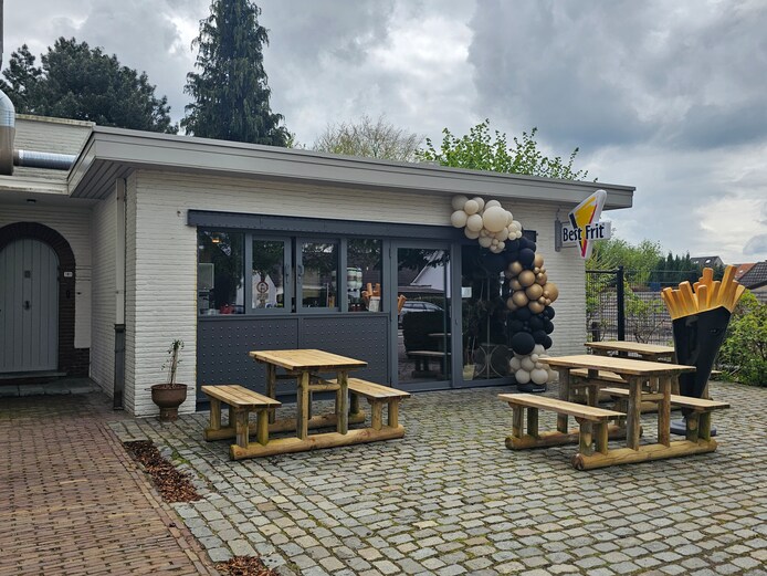 NET OPEN. Marc (48) en Annick (47) openen frituur Zepp7 in ‘steampunk’-thema: “Fans van het ...