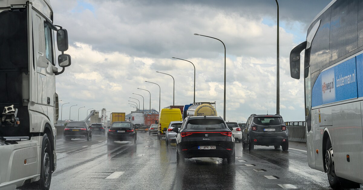 Daar is de regen, daar is de file: miezerig weer veroorzaakt drukke ochtendspits met tot 280 km ...