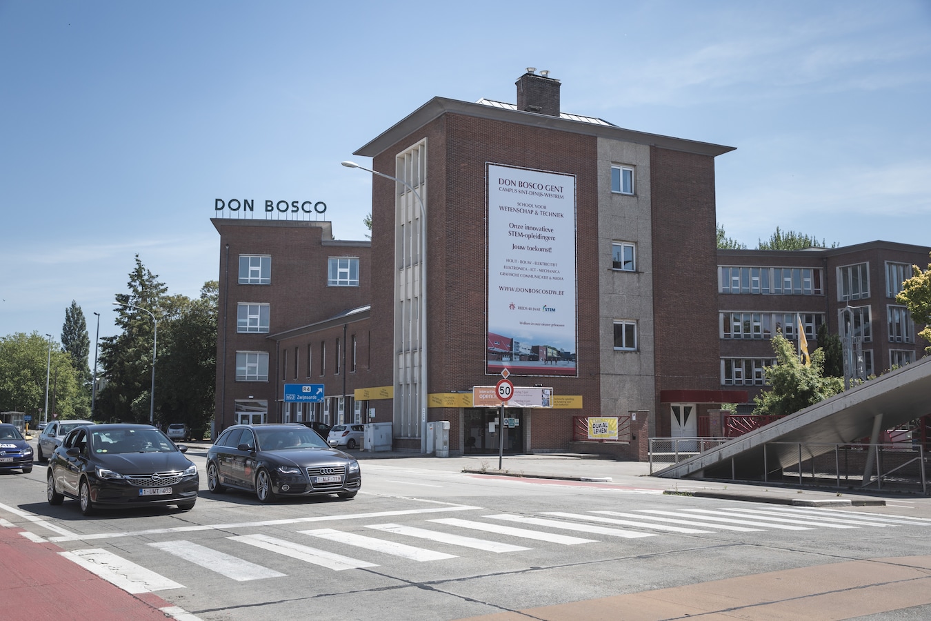 Rijverbod en boete voor zoveelste bestuurder die door rood rijdt aan ...