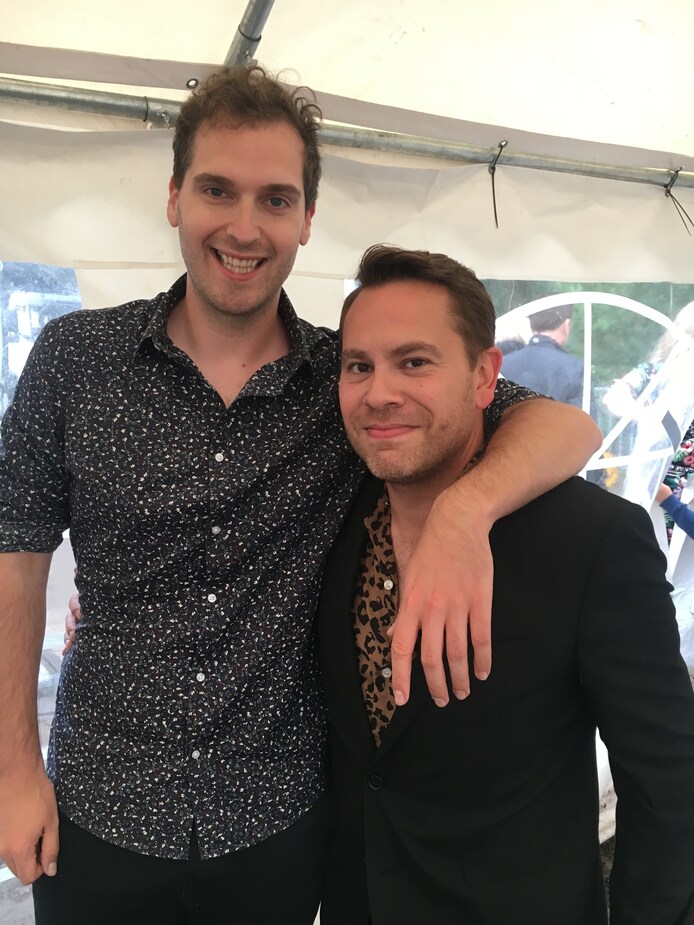 ‘Eurosong’-winnaar Gustaph wreekt alle eeuwige achtergrondzangers ...